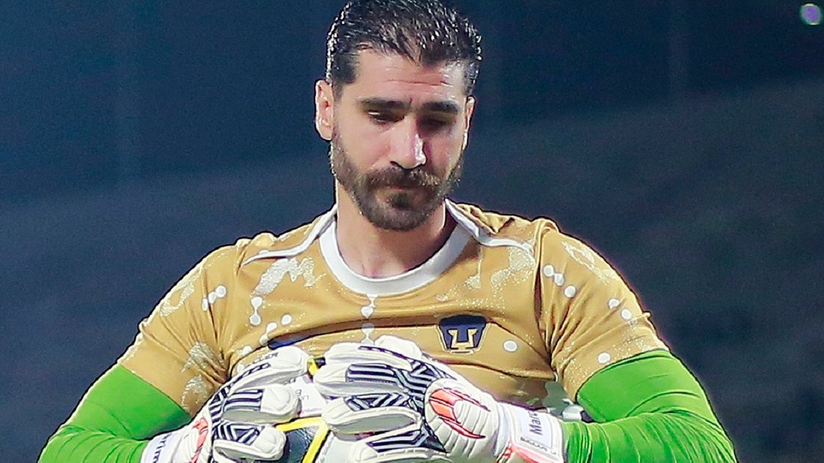 VIDEO: Gil Alcalá, ex Pumas UNAM, comete terrible oso en el Alebrijes ...