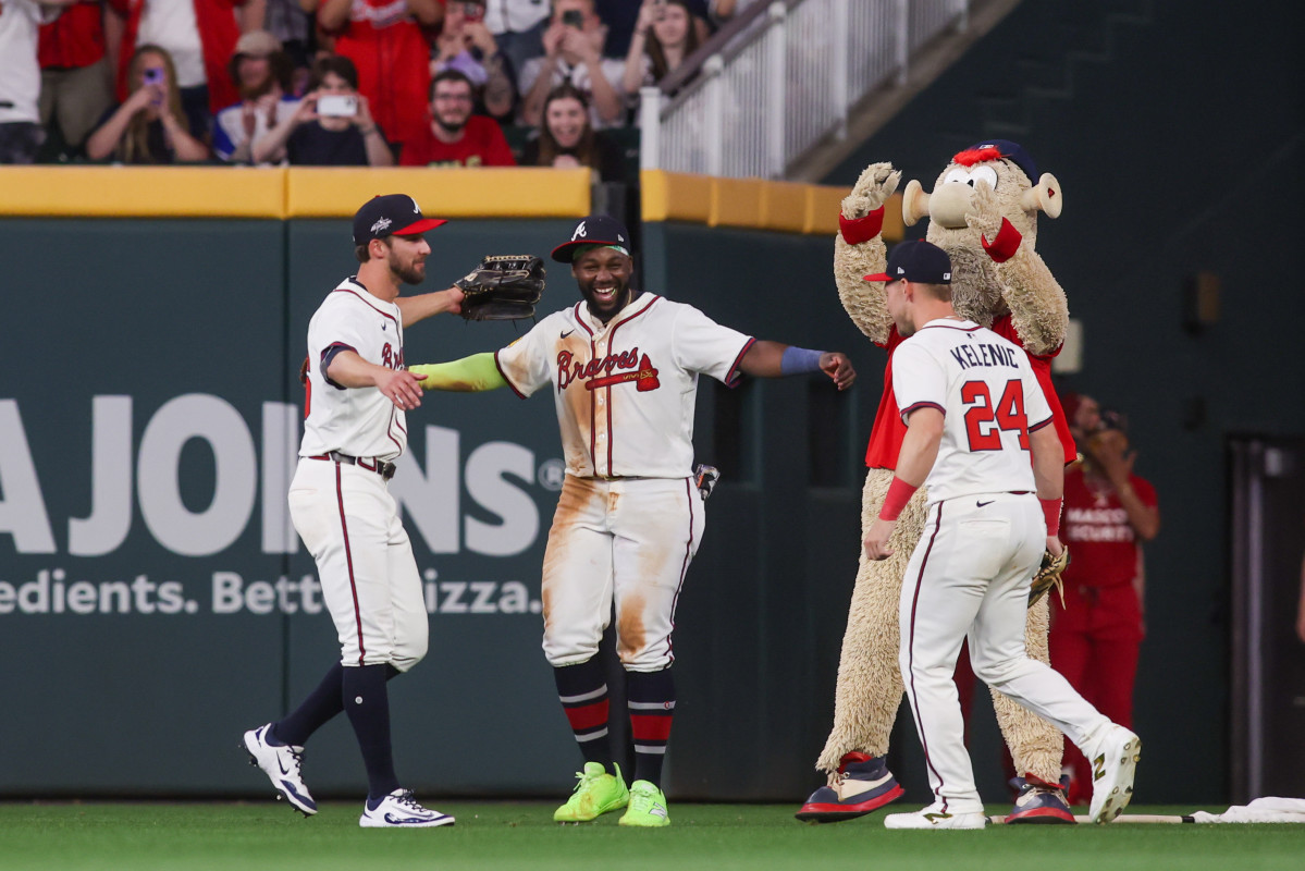 Braves Fans Celebrate the End of Seven Game Losing Streak