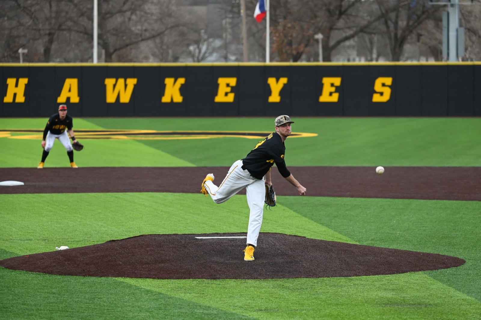 Hawkeyes break through late, defeat Northwestern 7-1 and move to 12-2 ...