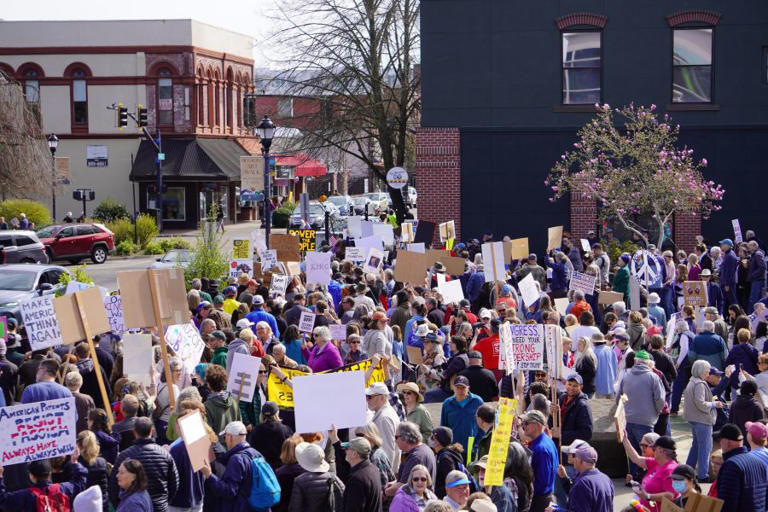 Thousands in PNW march in anti-Trump ‘Hands Off’ rally