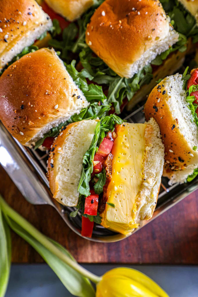 Hawaiian roll breakfast sliders