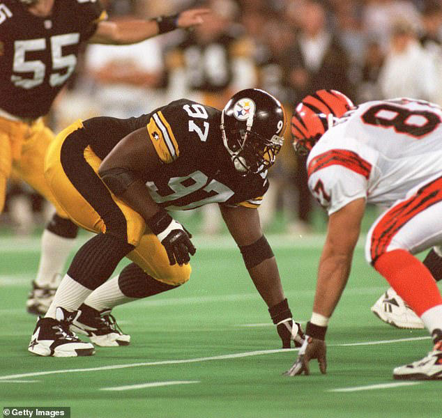 Ray Seals, former NFL star who skipped college football, dead at 59