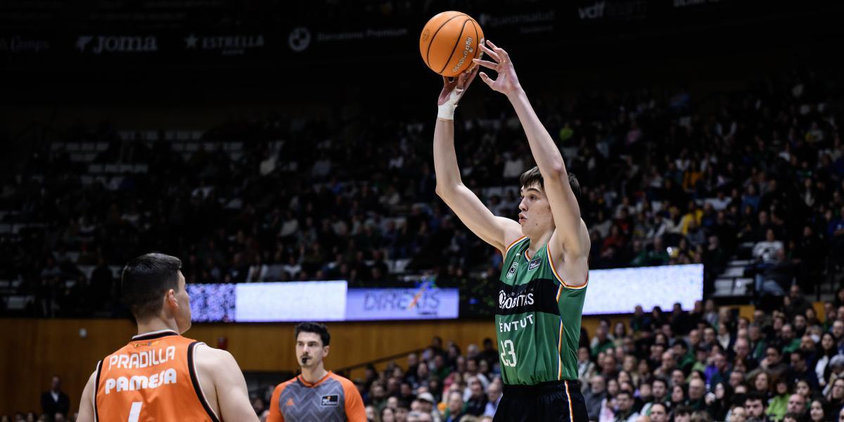 Michael Ruzic se declara elegible para el Draft de este año