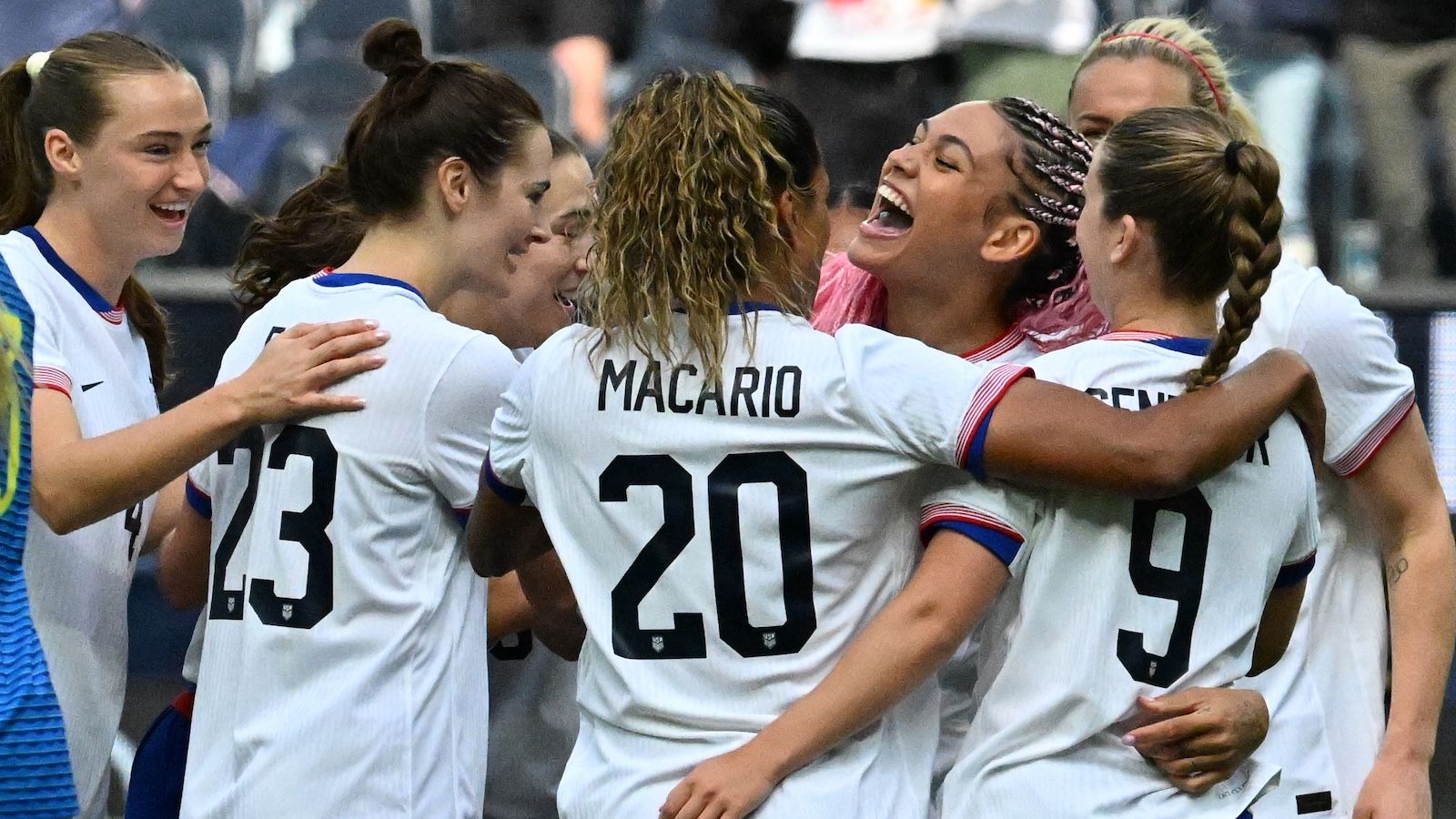 USWNT stars shine at Los Angeles Lakers game ahead of Brazil match ...