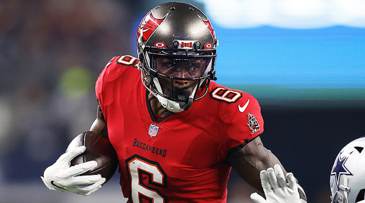 Ex Buccaneers Receiver Announces Retirement