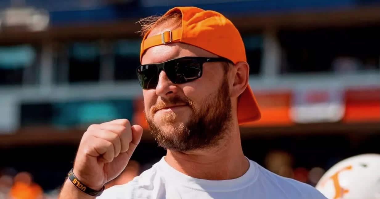 What Tennessee tight ends coach Alec Abeln said after Saturday morning ...