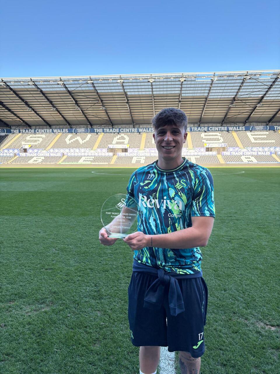 Gonçalo Franco eleito o melhor jogador do ano no Swansea