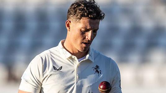 Kent close in on victory as Northants collapse