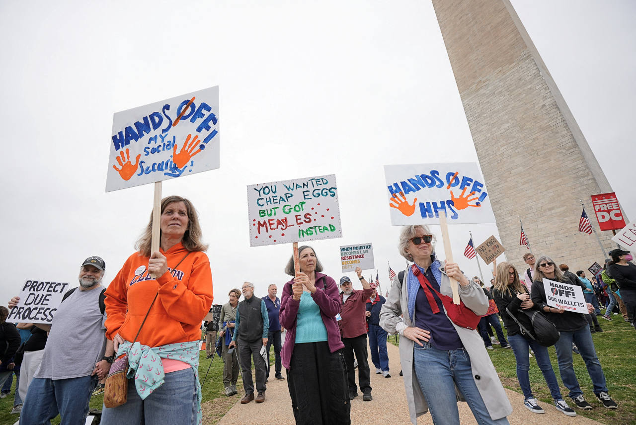 Protests Against Trump Draw Tens of Thousands