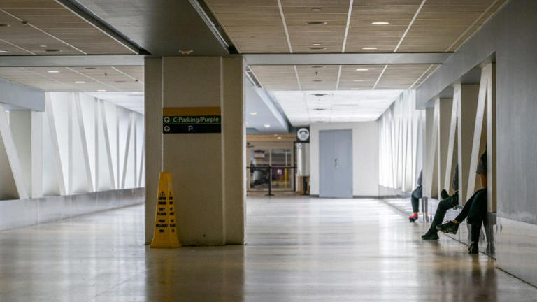 Houston weather: Storms causing airport delays; check flight status at ...