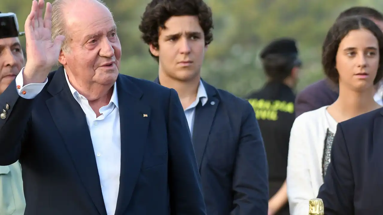 El Rey Juan Carlos I reúne a Victoria Federica y Froilán para hacerles ...