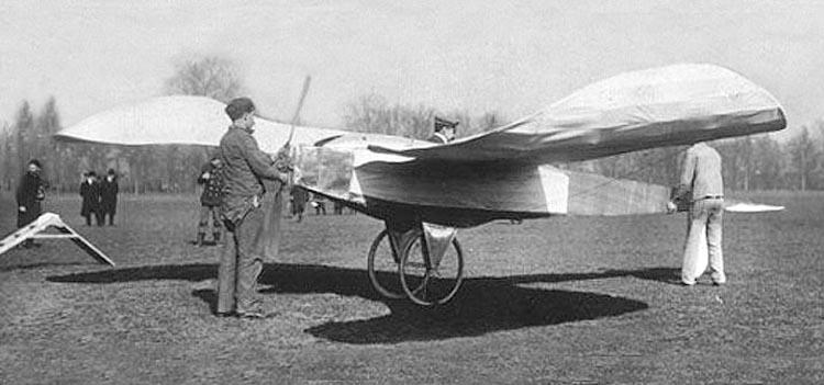 Today in Aviation History: First Flight of the Blériot V Monoplane