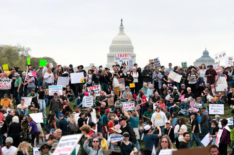 Massive anti-Trump uprising explodes as 500,000 flood streets in 'Hands ...