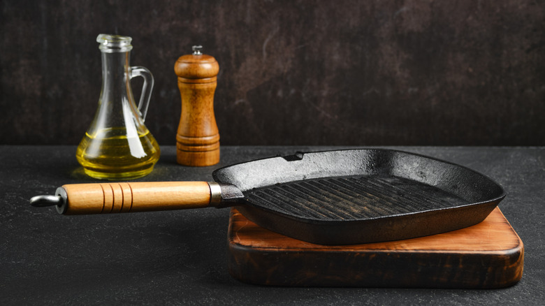 Rusty Cast Iron Pan? Grab Some Vinegar (But Be Careful)