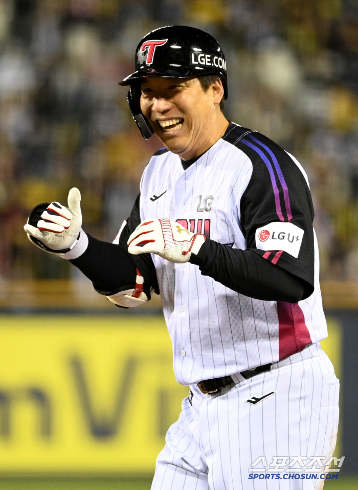 I've got a feeling of hitting me Kim Hyun-soo left fielder and Moon Bo ...