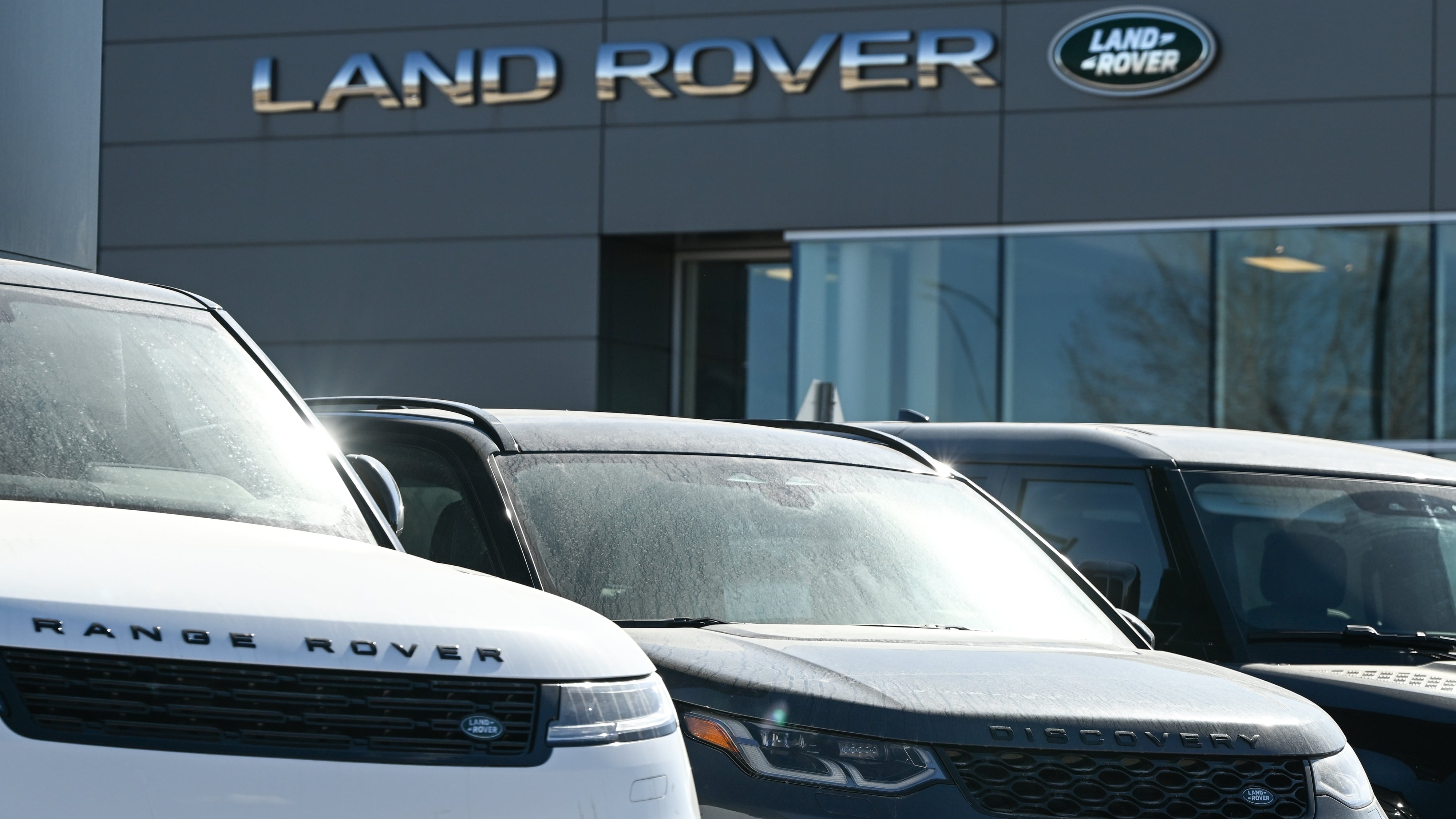 Jaguar Land Rover Halting All Shipments to U.S. Over Tariffs