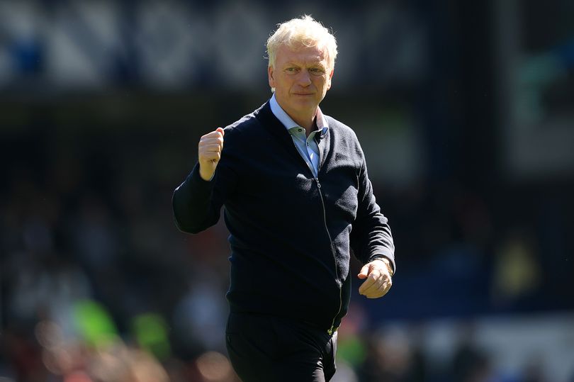 David Moyes unleashes two Everton players as history quietly made