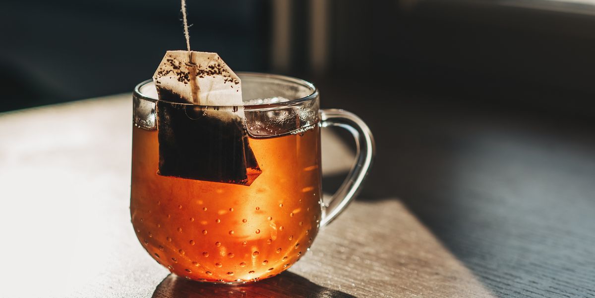 Le bustine del tè sono piene di microplastiche: che fare?