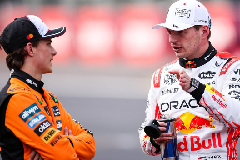 Verstappen onthult hoe hij in een langzamere auto Norris en Piastri achter zich hield in Japan