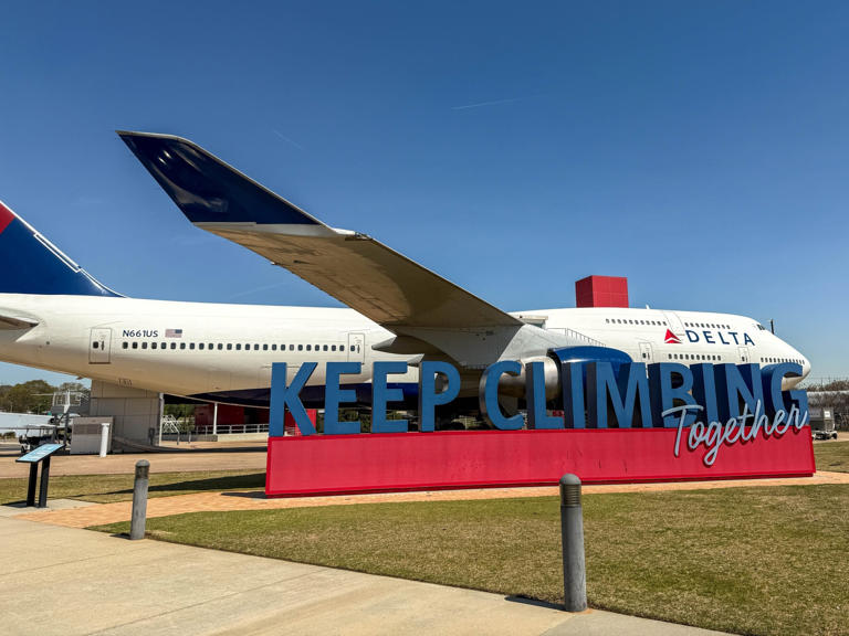 Ich habe mir die seltene Boeing 747 im Delta Flight Museum angeschaut ...