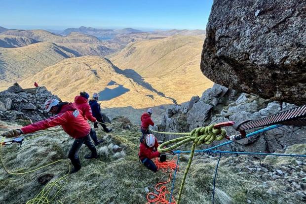 Mountain rescue team use over 600m of rope to help lost walkers