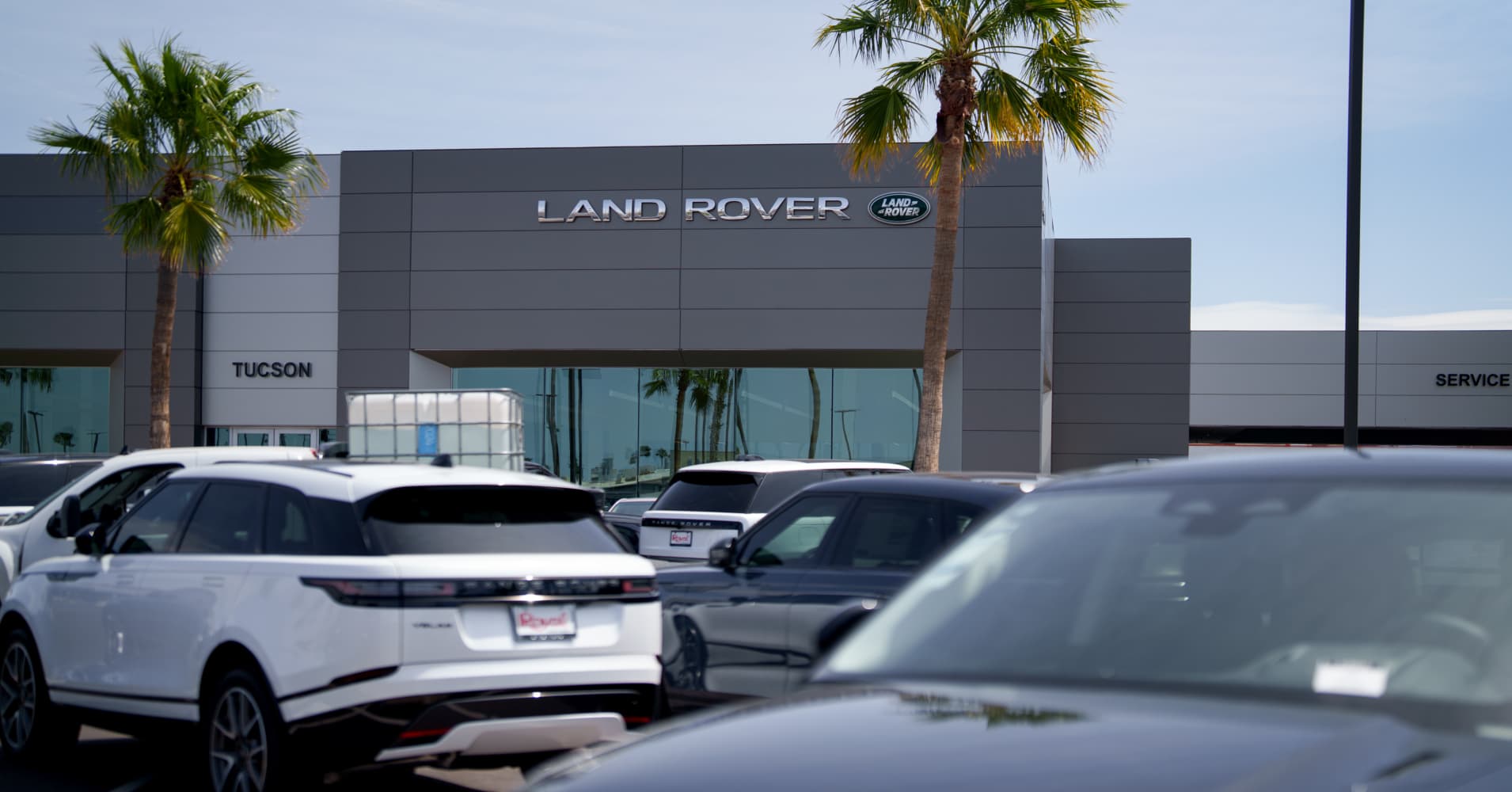 British carmaker Jaguar Land Rover pauses U.S. shipments over Trump tariffs