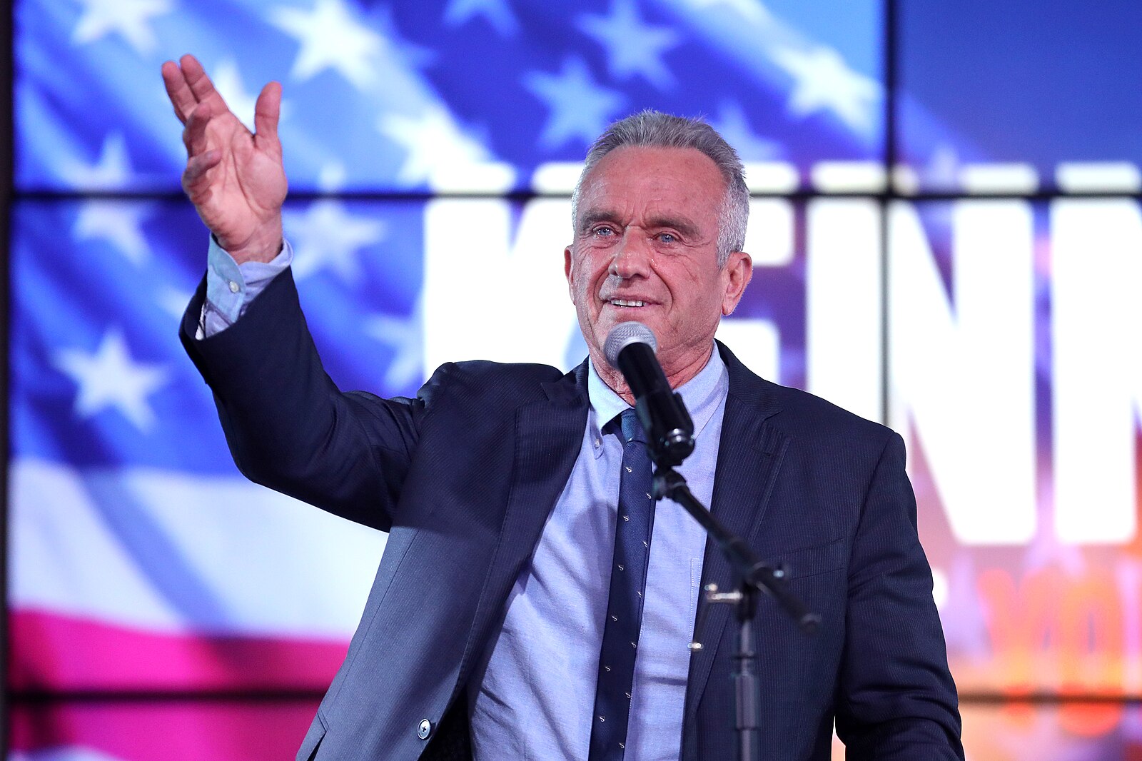 Mässling skördar barnliv i Texas – RFK Jr. hedrar offret