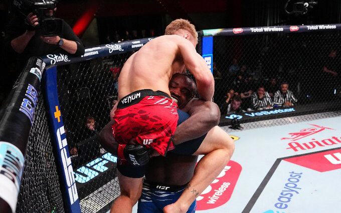 Lutador ressurge com ‘Soco do Superman’ e salva carreira no UFC Vegas ...