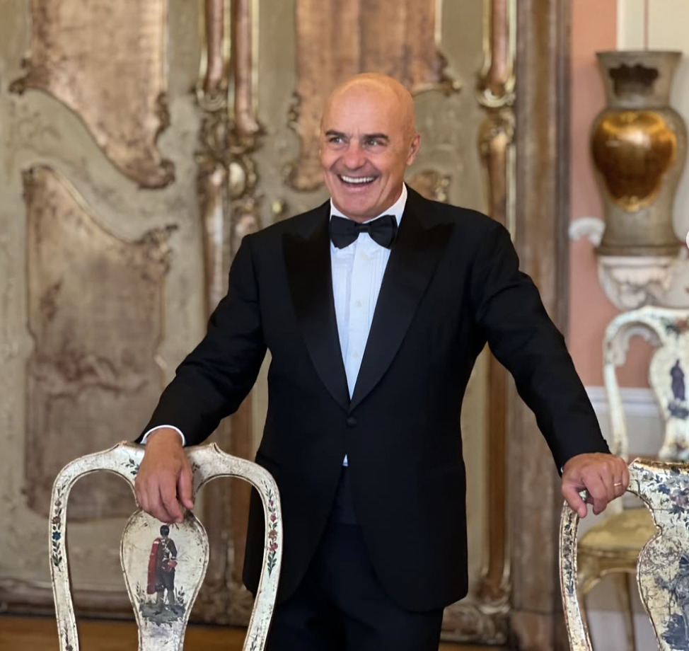 Luca Zingaretti, dall'amore per la madre e le figlie alle nozze con ...