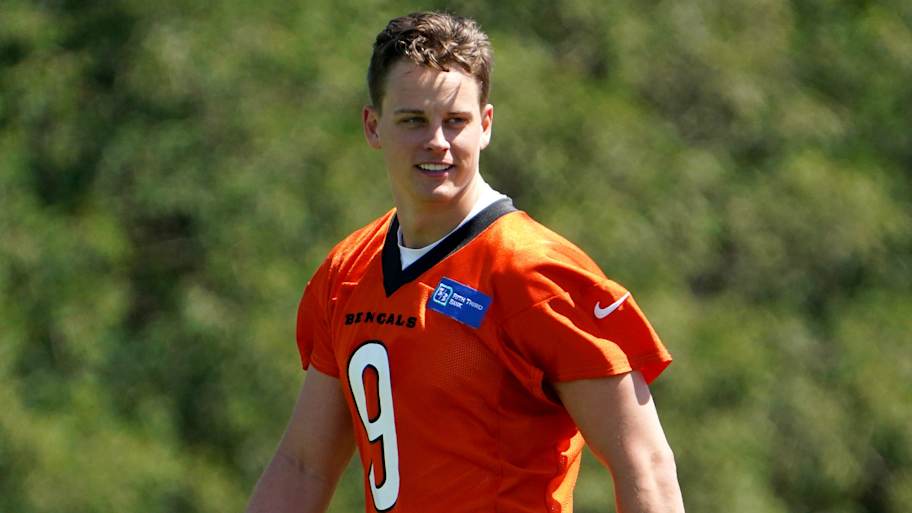 Look: Joe Burrow Hangs Out With Legendary Actor Al Pacino