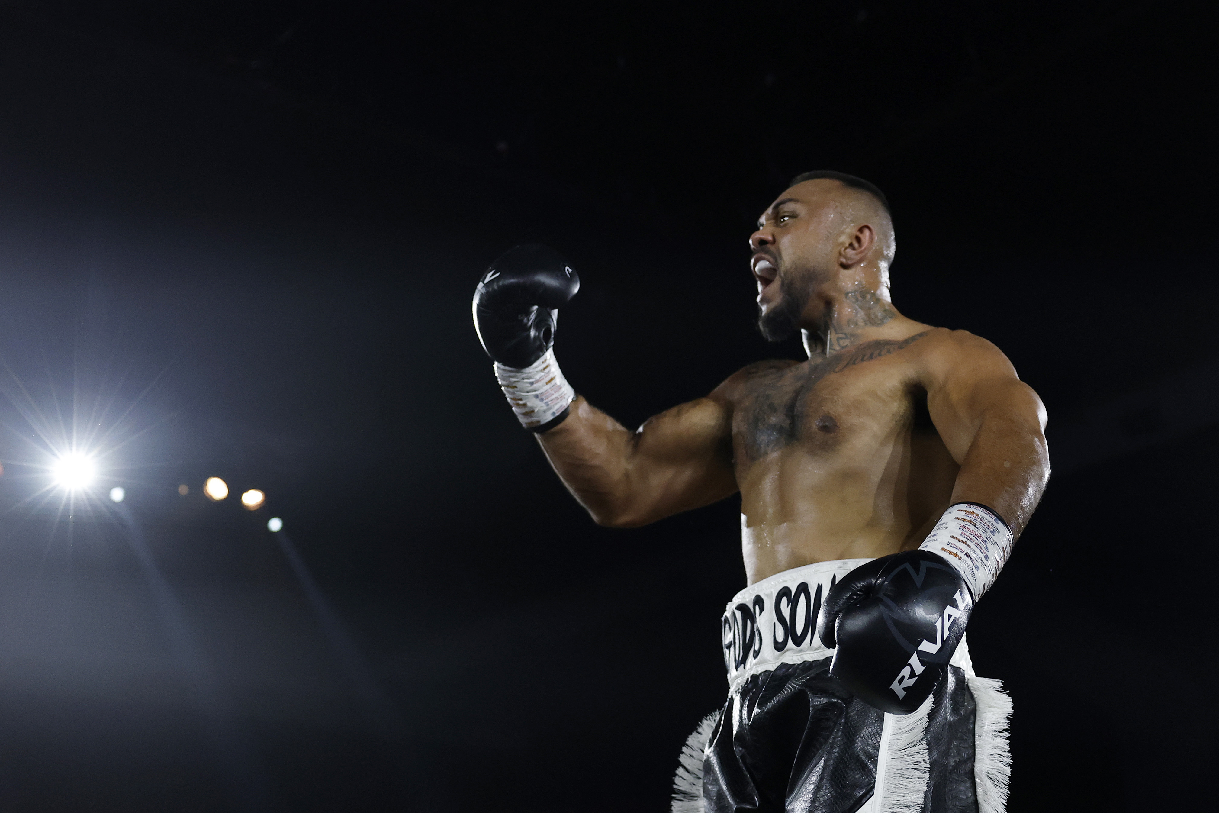'Boxed his ears off': Heavyweight earns revenge in brutal win