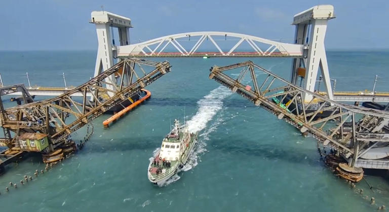 India’s first vertical lift sea bridge inaugurated by PM Modi | All you ...