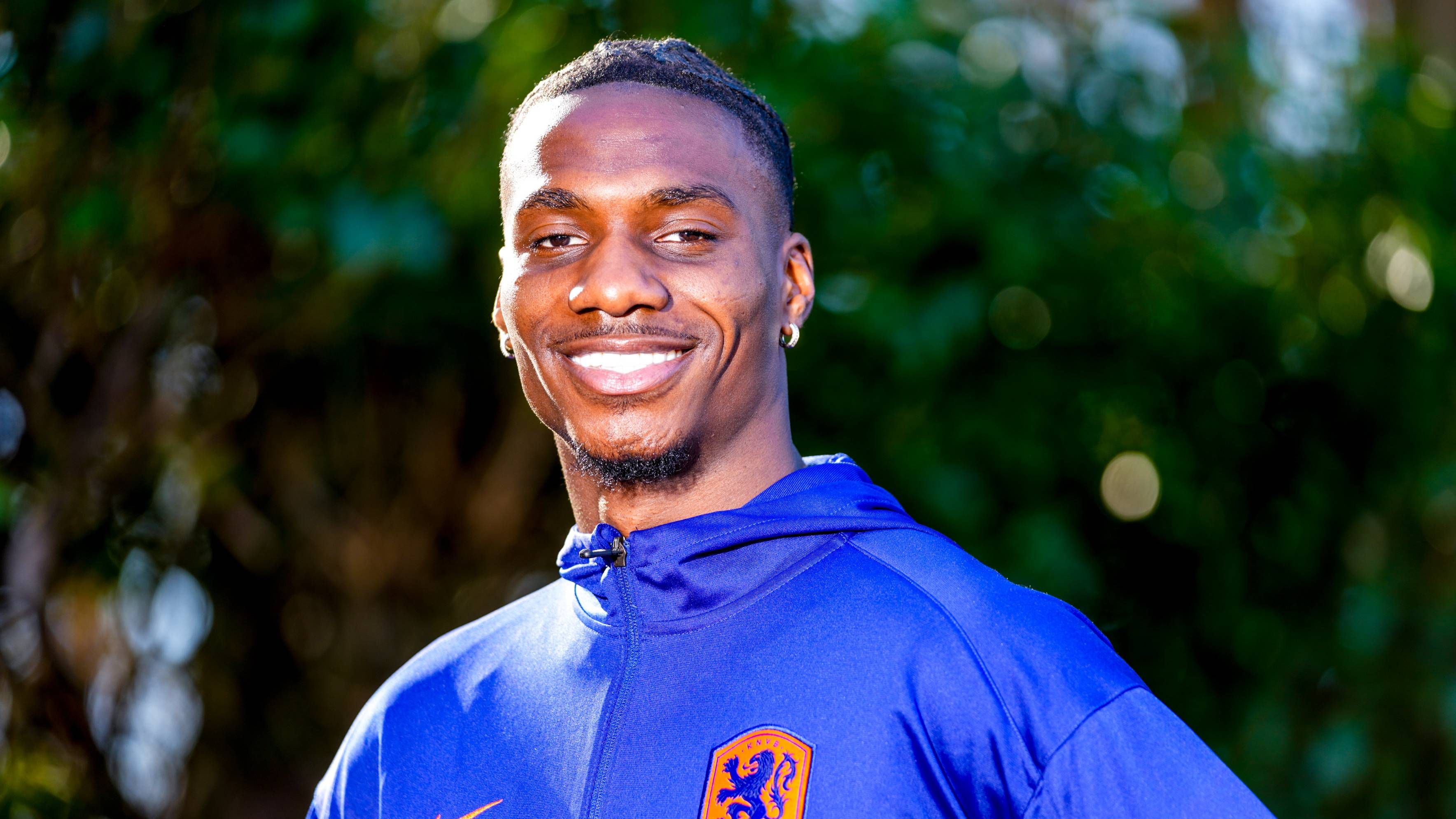 Jong Oranje-middenvelder Ezechiel Banzuzi maakt toptransfer voor ...
