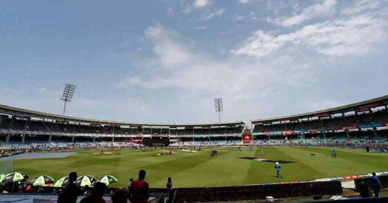 SRH vs GT, Rajiv Gandhi International Cricket Stadium Pitch and Weather report