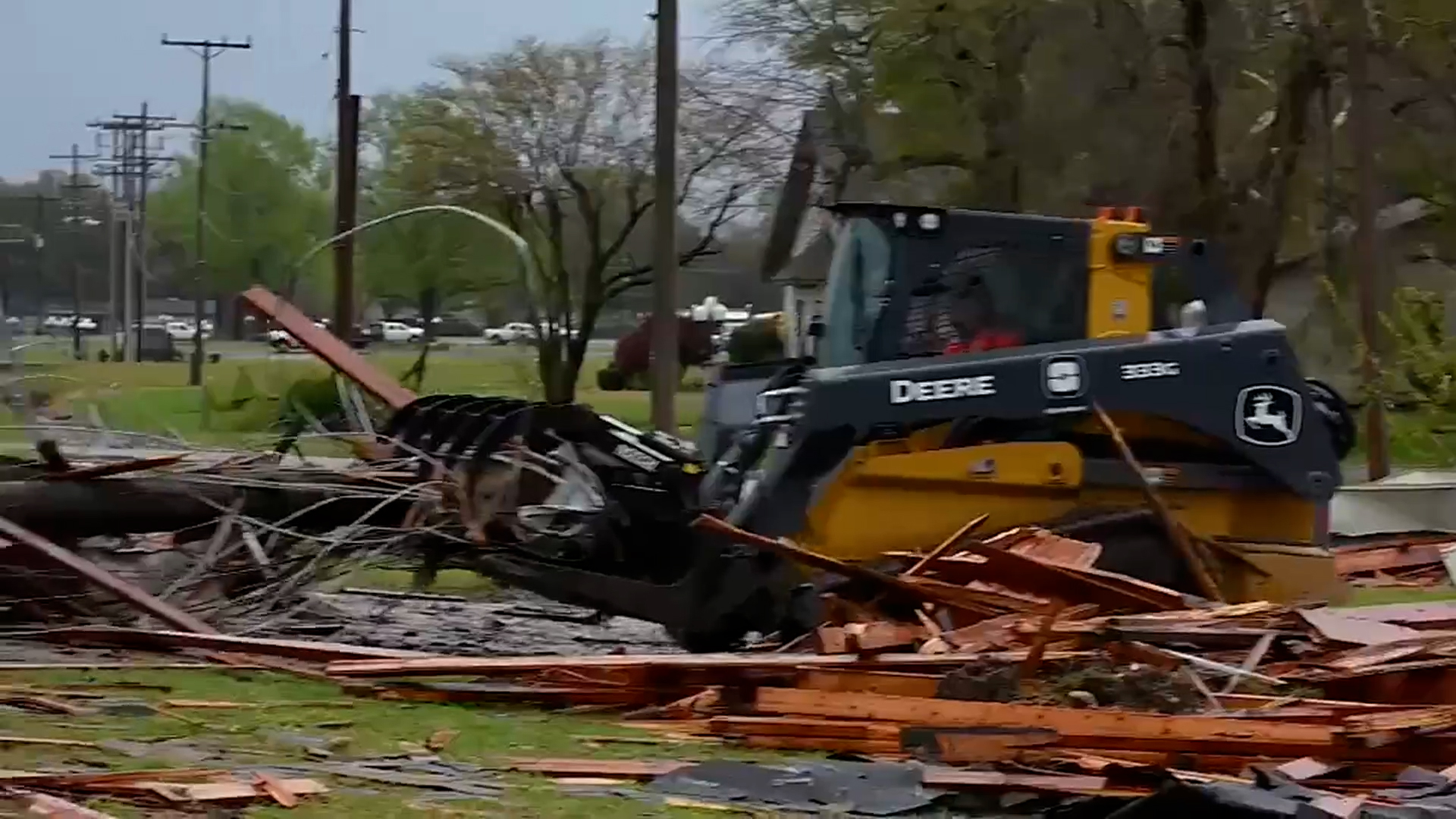 Clean up continues in Arkansas after tornado