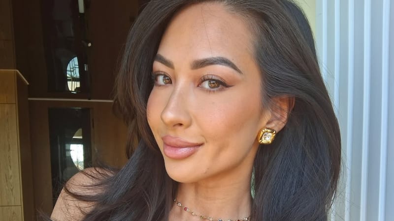 Mishala začala pochybovat o vztahu se Sandrem. Není si jistá, zda se k ...