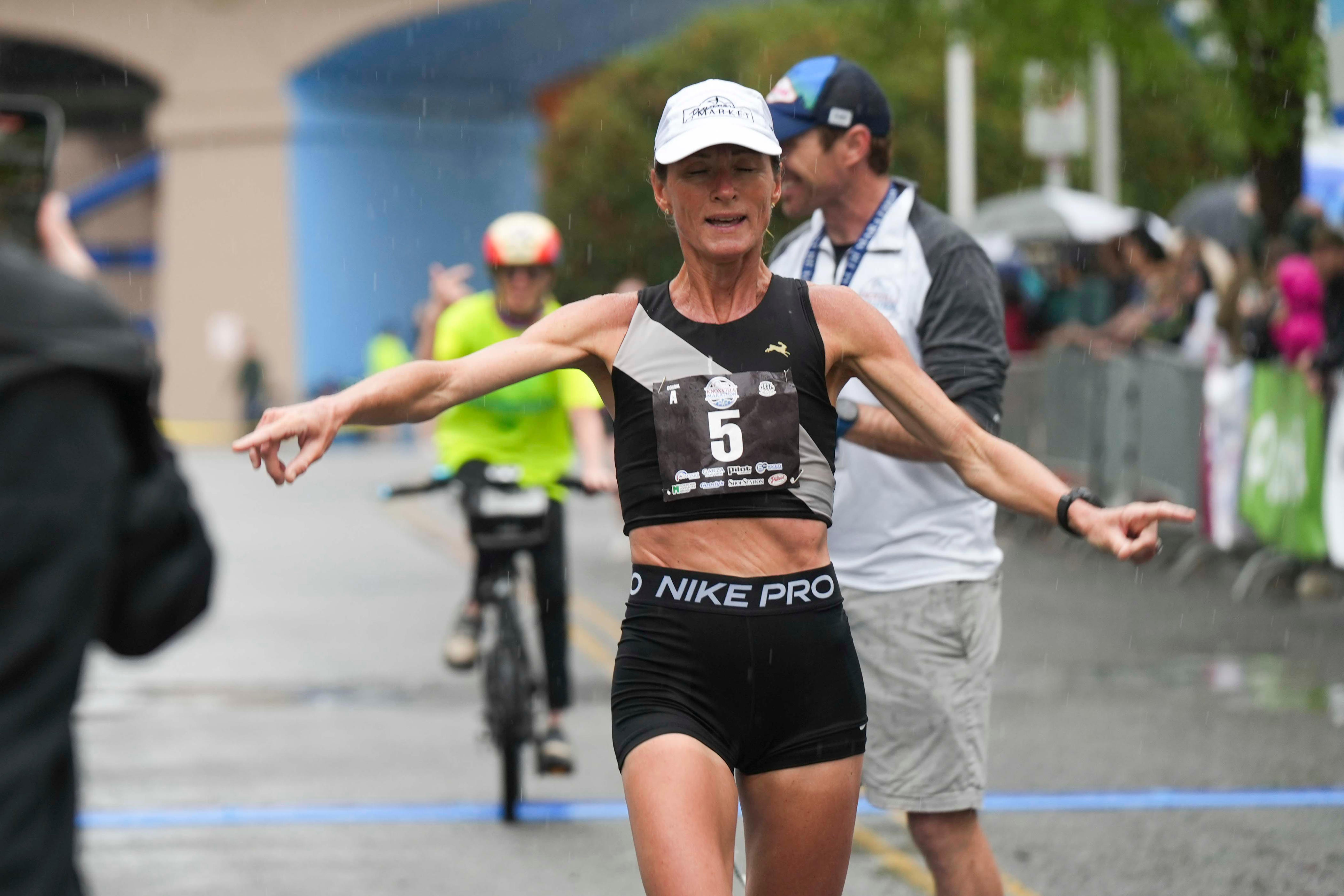 Alec Sandusky, 5-time winner Gina Rouse are Knoxville Marathon champions