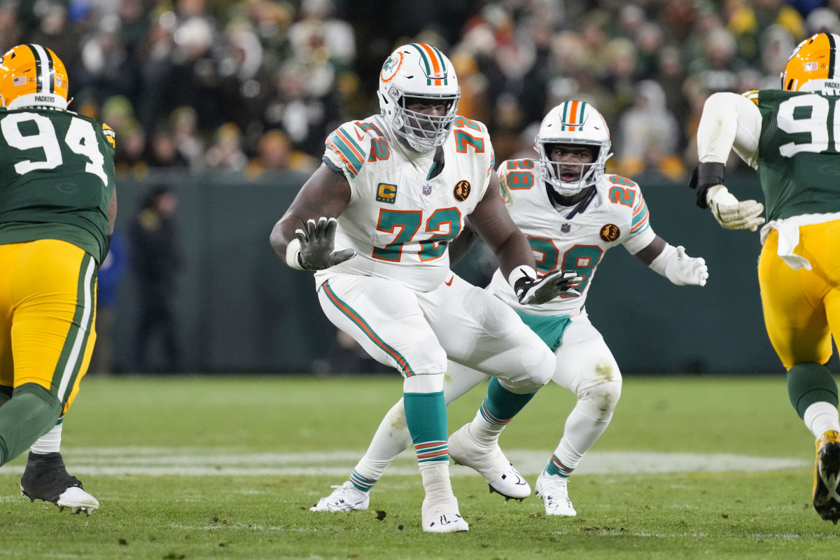 Notable NFL Retirement Gives Bills AFC East Boost