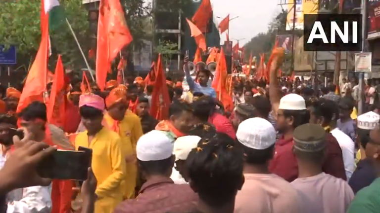Muslim youths join Ram Navami celebrations in West Bengal's Siliguri, distribute water bottles ...