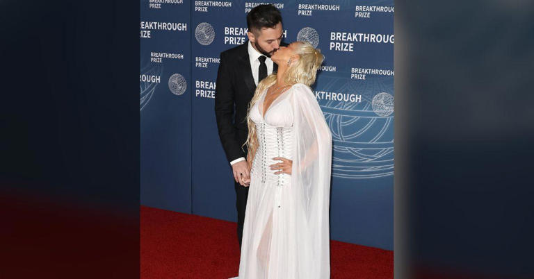 Christina Aguilera and Fiancé Matthew Rutler Pack on the PDA in Rare ...