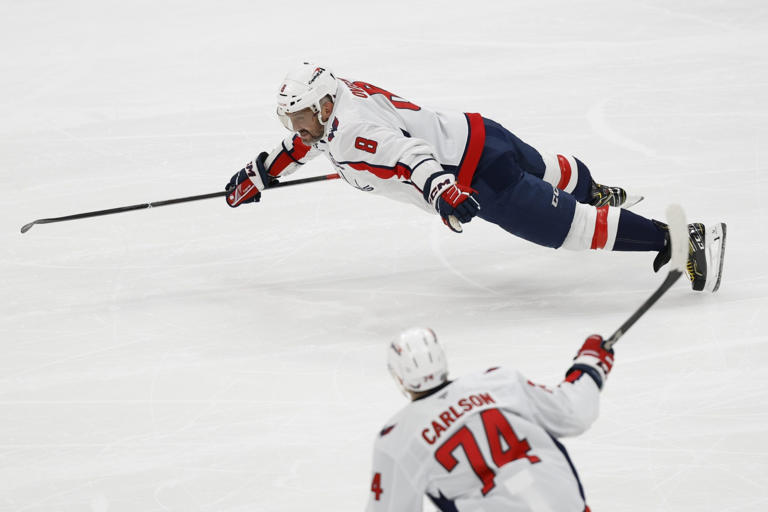 Watch: Capitals’ Alex Ovechkin scores goal No. 895, breaks NHL record