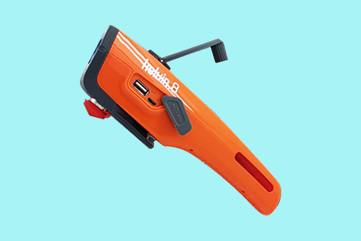 8 must-have emergency road tools in one handy gadget