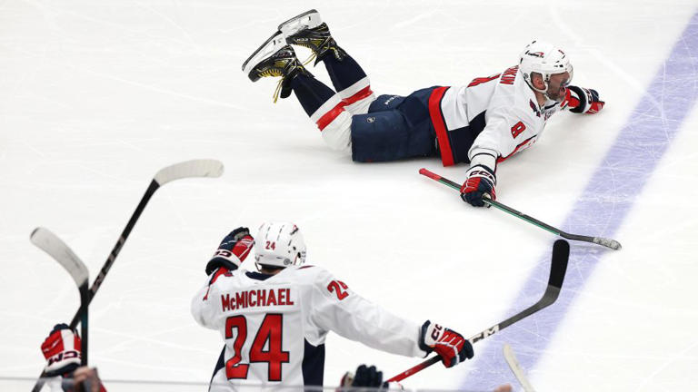 Alex Ovechkin breaks Wayne Gretzky’s NHL all-time career goals record