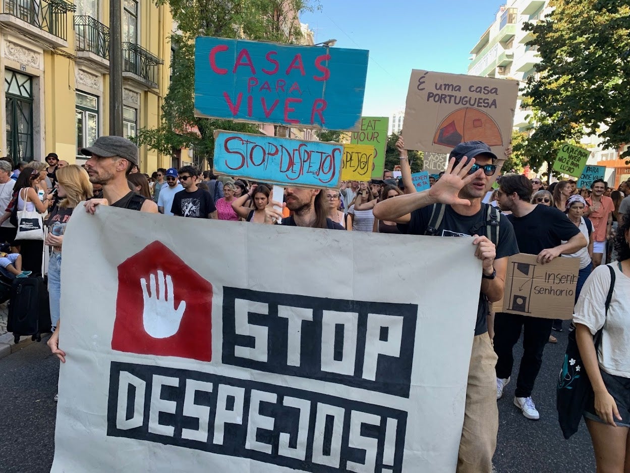 Mães solteiras em risco de viver na rua