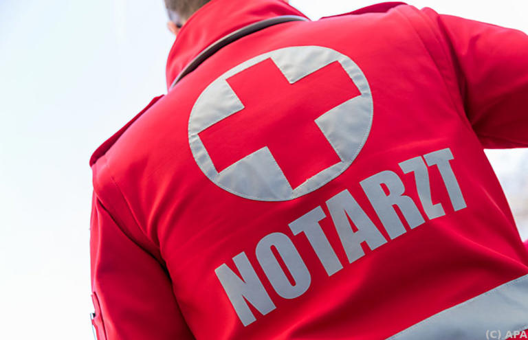 Pyro-Gegenstand in Hand explodiert: Tiroler bei Demo in Wels schwer ...