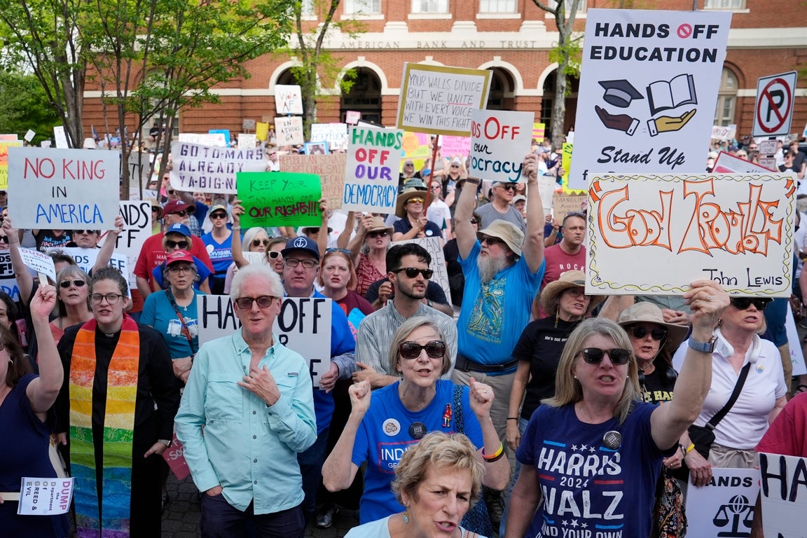 Polarizing photos highlight anti-Trump, Musk 'Hands Off!' protests ...