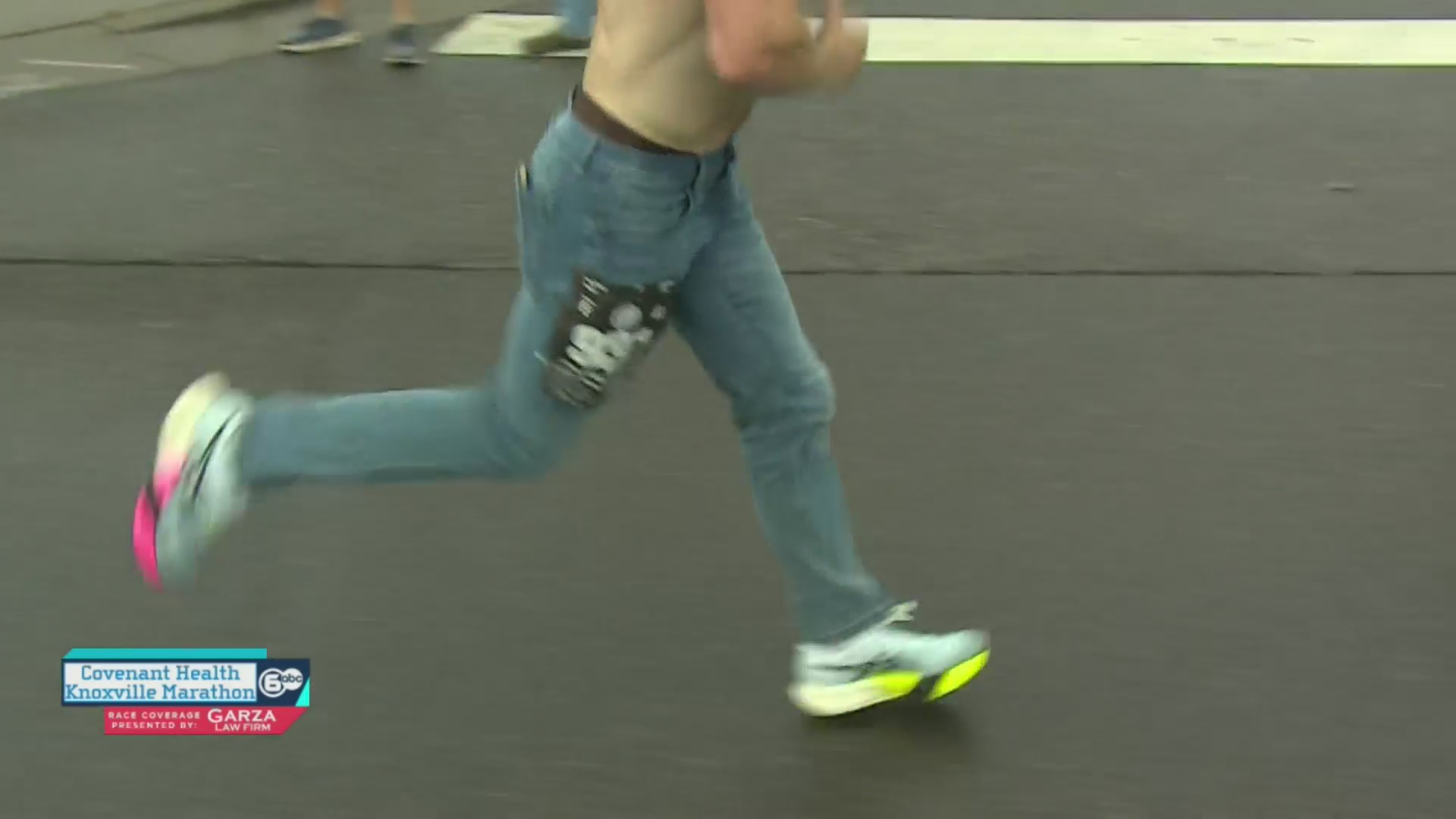 Truett Hanes runs Covenant Health Knoxville Marathon in jeans