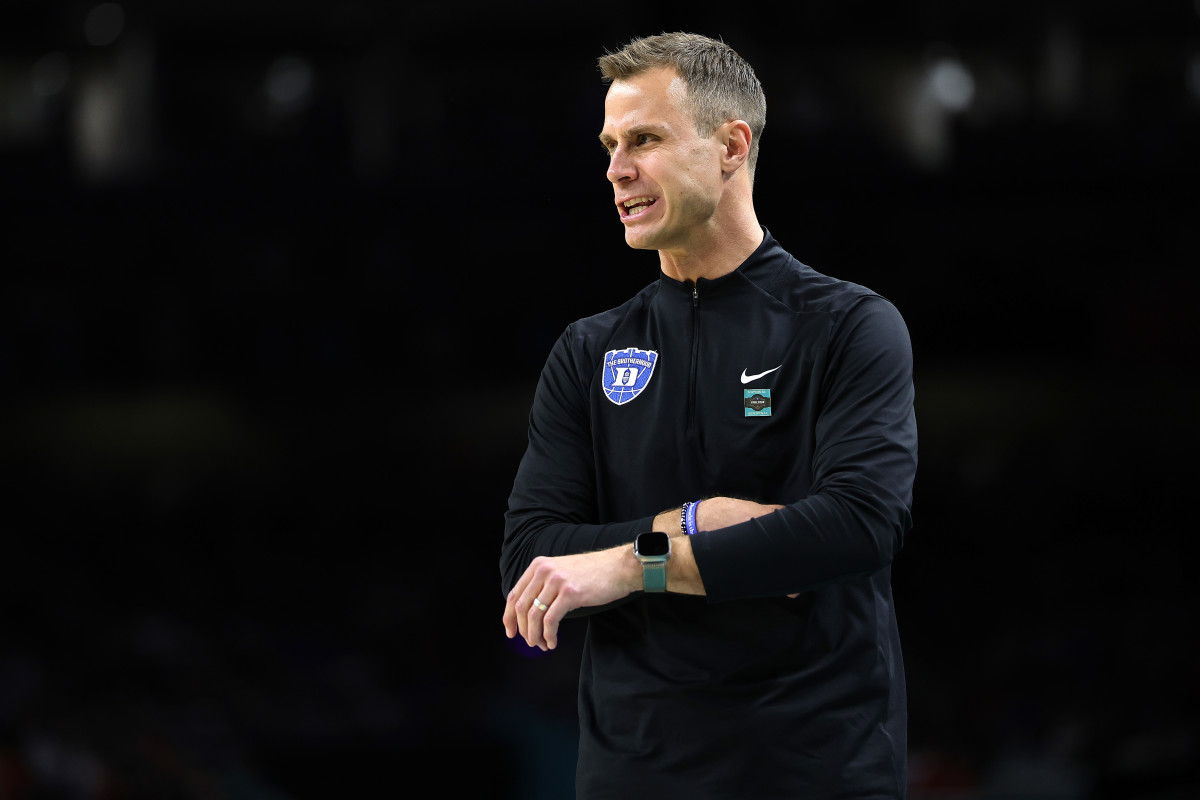 Jon Scheyer Is Getting Ripped For His Decisions In Final Four Loss