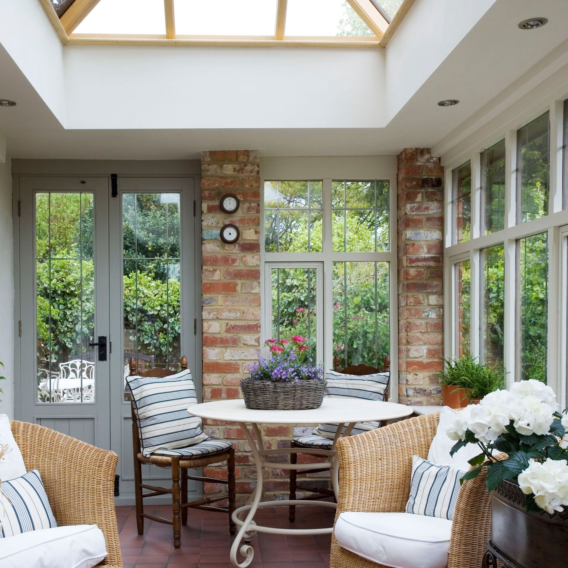What’s the difference between a conservatory and an orangery? Experts ...