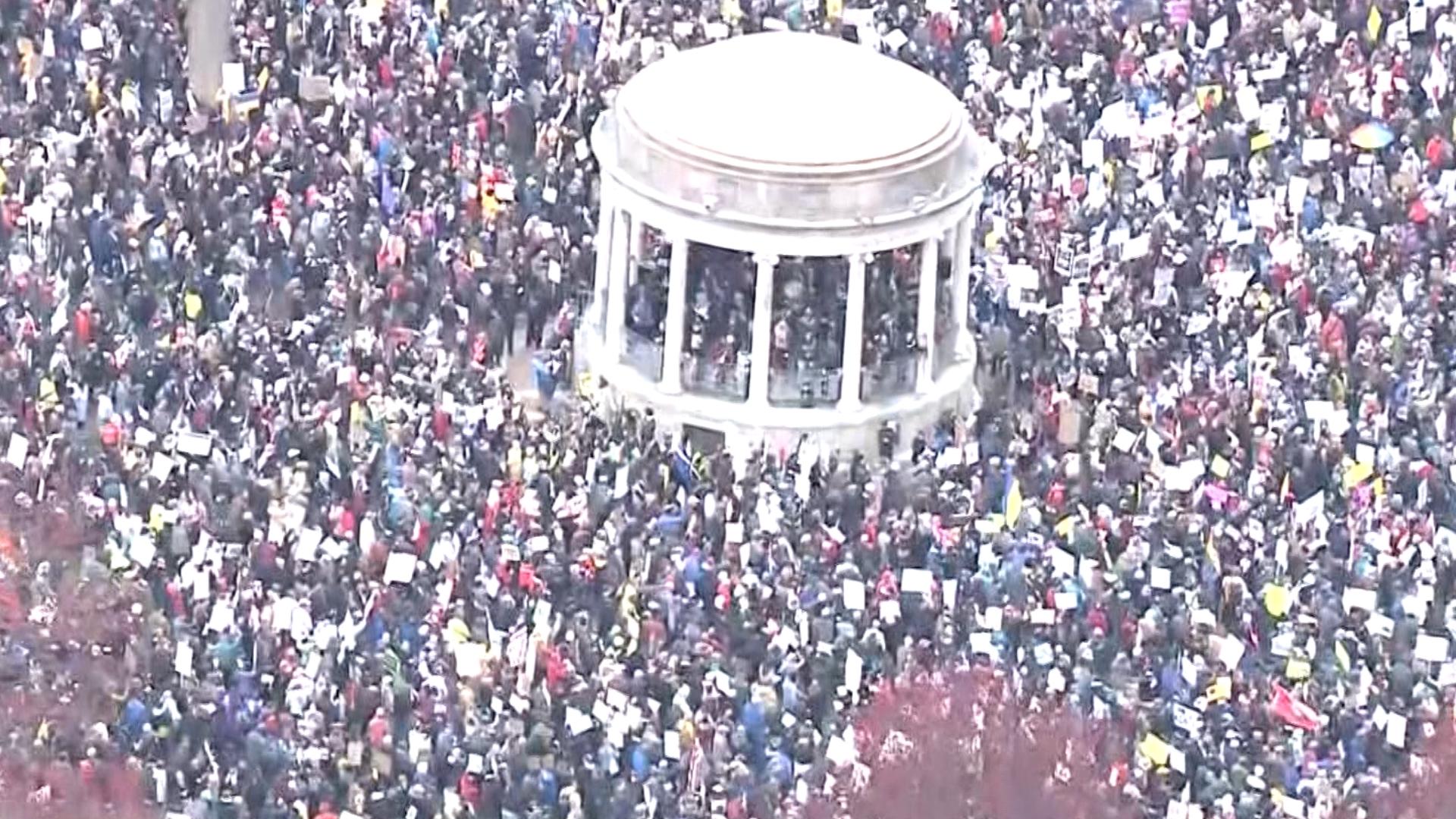 Chopper aerials of Saturday Trump protest in Boston | Raw video